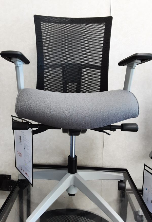 Global Vion Mesh Medium Back Synchro Tilter - Laber's Furniture